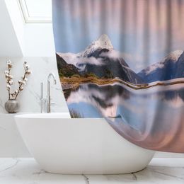 Bilderwelten Duschvorhang Berge am Wasser