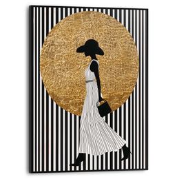 Poster Reinders "Walking Lady", schwarz-wei&szlig; (farbe bild(er): schwarz, wei&szlig;), B:30cm H:40cm T:1,6cm, Bilder, Poster, Wohnzimmer - Dame - Streife - Schwarz-Wei&szlig; - MDF - Gold - 30x40 cm