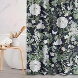 Duschvorhang Wei&szlig;e Bl&uuml;ten und Schmetterlinge auf Blau
