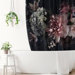 Duschvorhang Blumen mit Nebel auf Schwarz