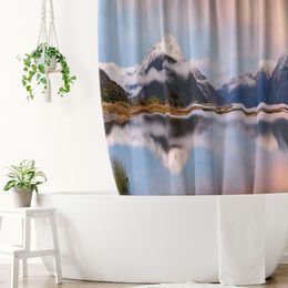 Duschvorhang Berge am Wasser