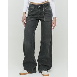 Low-rise-Jeans Tally Weijl "SPADEPALLAS", Damen, Gr. 42, N-Gr, grau wash, Denim/Jeans, Obermaterial: 69% Baumwolle, 30% Lyocell, 1% Elasthan, leichte Abriebeffekte, straight fit lang, Jeans, Baumwollmischung, Low-Waist mit geradem Beinverlauf und Strass-Anh&auml;nge