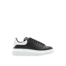 Alexander McQueen Low-Top Sneaker - Sneakers Larry Oversized In Pelle - Gr. 44 (EU) - in Schwarz - f&uuml;r Damen