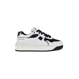 Valentino Garavani Low-Top Sneaker - Low-Top Sneakers With Stud And Sturdy Outsole - Gr. 42,5 (EU) - in Wei&szlig; - f&uuml;r Damen