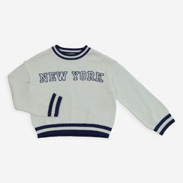 Wei&szlig;er Pullover mit New-York-Aufschrift