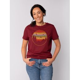 wat? Apparel T-Shirt Sunset Berge & Tannen in Weinrot | Gr.: 42