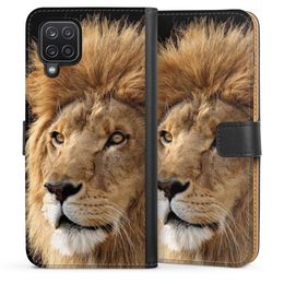 DeinDesign Galaxy A12 Handy Klapph&uuml;lle Handyh&uuml;lle aus Kunst Leder schwarz Flip Case Jungle Lion Photography Sideflip mit langer Lasche
