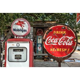 papermoon Fototapete "Alte Tankstelle", B/L: 4,5m x 2,8m, Bahnen: 9 Stk., bunt, Schlafzimmer, Tapeten