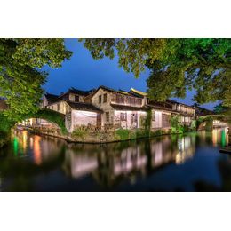 papermoon Fototapete "Fluss in Stadt", B/L: 3,5m x 2,6m, Bahnen: 7 Stk., bunt, Schlafzimmer, Tapeten