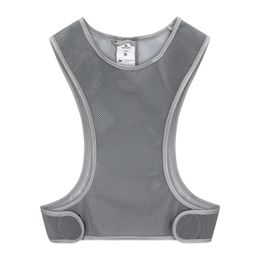 Endurance Herren Funktionsweste "Reflective Sports Vest (Salzmann)", silber, Gr. M, 100% Polyester, Westen, f&uuml;r mehr Sicherheit und Aerodynamik