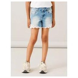 Shorts name it "NKFSALLI SLIM DNM SHORTS", M&auml;dchen, Gr. 128, N-Gr, blau (medium, blau), Denim/Jeans, Obermaterial: 70% Baumwolle, 28% Polyester, 2% Elasthan, Abriebeffekte, kontrastfarbene Details, unifarben, slim fit ca. Mitte Oberschenkel, Hosen Shorts, Bein mit offener Kante und eingesetztem Spitzendetail