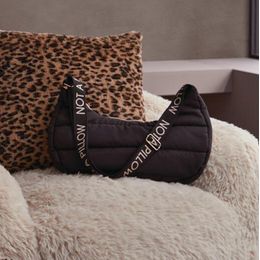 Handtasche "Not a Pillow"