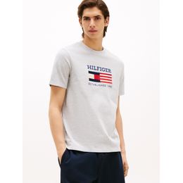 T-Shirt Tommy Hilfiger "AMERICANA MONOTYPE FLAG BOX TEE", Herren, Gr. L, grau (light grau heather), Single Jersey, Obermaterial: 100% Baumwolle, regular fit, Rundhals, Shirts T-Shirt, Mit markanter Stickerei