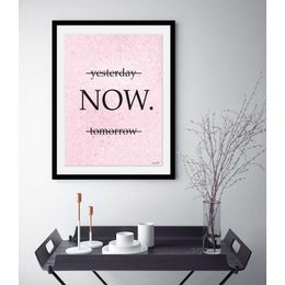 queence Bild &raquo;NOW.&laquo; Motivationsbilder Schriftzug Spr&uuml;che & Texte 1 Stk. tlg. HD Premium Poster-Druck inkl. Holzrahmen rosa Acrylglas, Holz, Papier