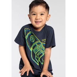 T-Shirt Kidsworld "RAKETE", Jungen, Gr. 104/110, blau, Single Jersey, Obermaterial: 100% Baumwolle, bedruckt, Basic, Rundhals, Shirts T-Shirt, Kurzarm, Basic-Passform, mit trendigem Druck, Rundhalsausschnitt, Topseller