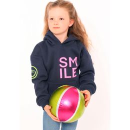 Hoodie Zwillingsherz "Alissa-Kids", M&auml;dchen, Gr. 122/128, blau (marine), Sweatware, Obermaterial: 50% Baumwolle, 50% Polyester, regular fit normal, ohne Ausschnitt, angesetztes B&uuml;ndchen, Sweatshirts Hoodie, mit "Smile"-Aufdruck in Neonfarben und gestickte Smiley