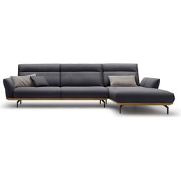 Creation BY ROLF BENZ Ecksofa &raquo;CR.460 Designsofa mit erstklassigem Sitzkomfort&laquo; Sockel in Nussbaum, Winkelf&uuml;&szlig;e in Umbragrau, Breite 338 cm schwarz 