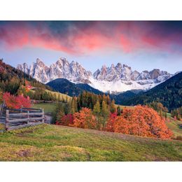 papermoon Fototapete &raquo;ALPEN-DOLOMITEN DORF und Landschaft&laquo; bunt Vlies
