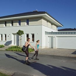 H&ouml;rmann H&Ouml;RMANN Sektionaltor LPU42 mit Zarge S-Sicke verkehrswei&szlig;, Zarge mit N-Beschlag, 2375x2125 mm