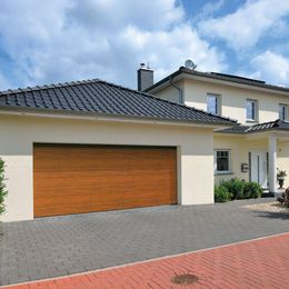 H&ouml;rmann H&Ouml;RMANN Sektionaltor LPU42 mit Zarge M-Sicke golden oak, Zarge mit L-Beschlag, 2315x2205 mm