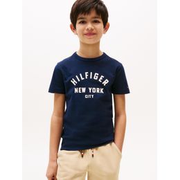 T-Shirt Tommy Hilfiger "CURVED HILFIGER GRAPHIC TEE SS", Jungen, Gr. 7 (122), blau (schwarz night navy), Single Jersey, Obermaterial: 100% Baumwolle, unifarben, regular fit h&uuml;ftlang, Rundhals, Shirts T-Shirt, f&uuml;r Kinder bis 16 Jahre, gro&szlig;er Logo-Print