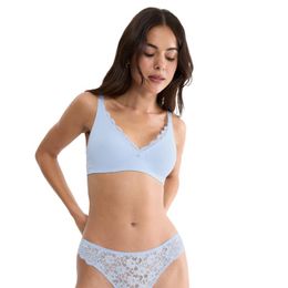 Triumph &raquo;Amourette N01&laquo; mit Spitzendetails und ohne B&uuml;gel blau 70, Cup E BHs