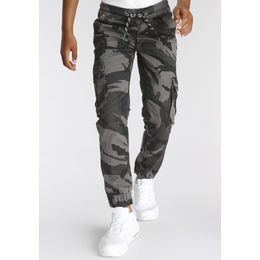 Kidsworld M&auml;dchen Cargohose "in coolen Tarnfarben", grau, Gr. 140, tarnfarben, Twill, Obermaterial: 98% Baumwolle, 2% Elasthan, Hosen, mit l&auml;ssigen