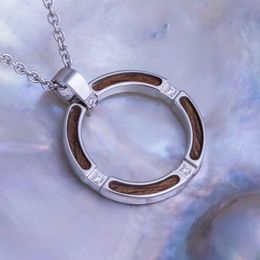 Holzkern Necklaces Damen Silber und Walnuss