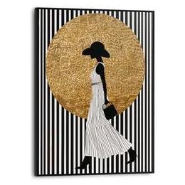 Poster Reinders "Walking Lady", schwarz-wei&szlig; (farbe bild(er): schwarz, wei&szlig;), B:30cm H:40cm T:1,6cm, Bilder, Poster, Wohnzimmer - Dame - Streife - Schwarz-Wei&szlig; - MDF - Gold - 30x40 cm