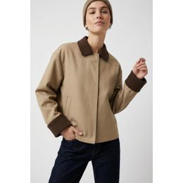 Kurzjacke Pieces "PCJORMA SHORT LIGHT JACKET NOOS BC", Damen, Gr. M, greige detail:hot fudge, Web, Obermaterial: 100% Polyester, unifarben mit Farbeins&auml;tzen, bequem normal, hoch geschlossener Ausschnitt, Jacken Kurzjacke, mit farblich abgesetztem Kragen und B&uuml;ndchen