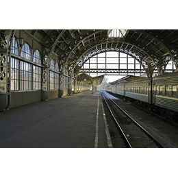 papermoon Fototapete "Leerer Bahnhof", B/L: 4,5m x 2,8m, Bahnen: 9 Stk., bunt, Schlafzimmer, Tapeten