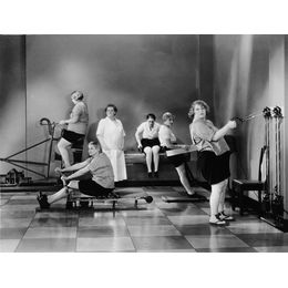 papermoon Fototapete "Altes Fittnessstudio", B/L: 4m x 2,6m, Bahnen: 8 Stk., bunt, Schlafzimmer, Tapeten