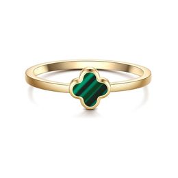 Glanzst&uuml;cke M&uuml;nchen Glanzst&uuml;cke M&uuml;nchen Ring Kleeblatt aus Edelstahl mit Malachit (synth.) in gelbgold | Gr.: 52
