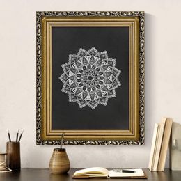 Bilderwelten Bild mit Barockrahmen Antik Spirituell Orientalisch Barock schwarz weiss - Mandala Illustration Ornament wei&szlig; schwarz - Ornamente Wohnzimmer