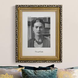 Bilderwelten Bild mit Barockrahmen Antik Portrait Motiv Barock schwarz weiss - Frida Kahlo Foto Portrait im Haus - edle Optik Wohnzimmer Schlafzimmer