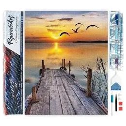FiguredArt DP-479 - Diamond Painting, Dock auf dem See, 5D Bild (40x50cm) mit eckigen Steinen, DIY Bastelset