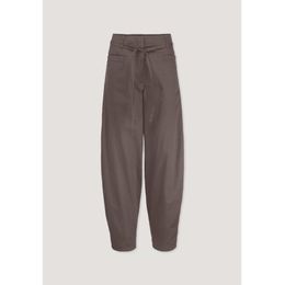 hessnatur Gewebe Hose Barrel Leg aus Bio-Baumwolle mit Elasthan in mocca | Gr.: 46