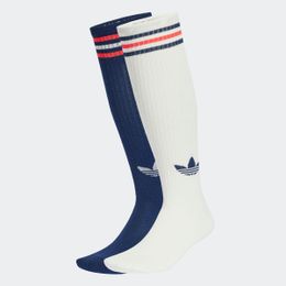 Sportsocken adidas originals "3-STREIFEN KNIESTR&Uuml;MPFE, 2 PAAR", Herren, Gr. M (40/42), wei&szlig; (sanftes wei&szlig;, night indigo), Obermaterial: 56% Baumwolle, 40% Polyester, 3% Elasthan, 1% sonstige Fasern, Socken Sportsocken, f&uuml;r sportive Aktivit&auml;ten und Laufen, vom Fu&szlig;ball inspirierte Details