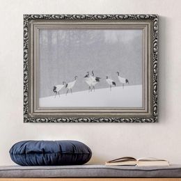 Bilderwelten Bild mit Barockrahmen Antik Tiere Motiv Barock grau - Kraniche im Schnee - V&ouml;gel Wohnzimmer Schlafzimmer
