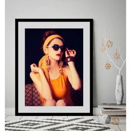 queence Bild &raquo;Sissy&laquo; Art Bilder von Frauen Fashion Frau Kunst Magazincover Mode 1 Stk. tlg. HD Premium Poster-Druck inkl. Holzrahmen gelb Acrylglas, 