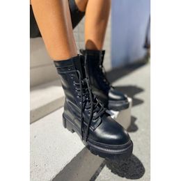 Trendyol Boots in Schwarz - 62% | Gr&ouml;&szlig;e 37 | Damen-stiefel