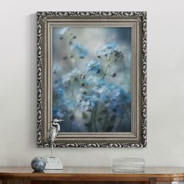 Bilderwelten Bild mit Barockrahmen Antik Blumen Motiv Barock blau - Zarte Veilchenzweige - edle Optik Wohnzimmer Schlafzimmer
