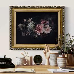 Bilderwelten Bild mit Barockrahmen Antik Blumen Fotomontage Barock schwarz - Blumen mit Nebel auf Schwarz - edle Optik Wohnzimmer Schlafzimmer