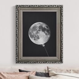 Bilderwelten Bild mit Barockrahmen Antik Himmel Fotomontage Barock schwarz - Luftballon mit Mond - Himmel Wohnzimmer Schlafzimmer