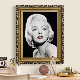 Gerahmtes Leinwandbild Marilyn mit Ohrschmuck