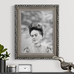 Bilderwelten Bild mit Barockrahmen Antik Portrait Motiv Barock schwarz weiss - Frida Kahlo Portrait - edle Optik Wohnzimmer Schlafzimmer