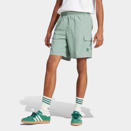 Shorts adidas originals "ESS WVN SHORTS", Herren, Gr. S, N-Gr, silber (silber gr&uuml;n), Obermaterial: 100% Polyamid, Hosen Shorts