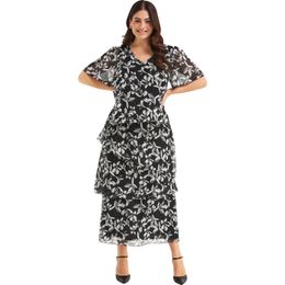 sheego Damen Chiffonkleid mit drapierten Volants schwarz-wei&szlig;-gemustert Gr&ouml;&szlig;e 56