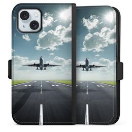 DeinDesign iPhone 15 Handy Klapph&uuml;lle Handyh&uuml;lle aus Kunst Leder schwarz Flip Case Wanderlust Airplane Urlaub Sideflip mit Lasche