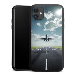 DeinDesign iPhone 11 Handy Premium Silikon H&uuml;lle Handyh&uuml;lle schwarz Case Airplane Wanderlust Urlaub Silikon Premium Case